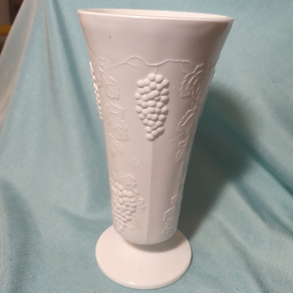Accents | Vintage Indiana Colony Milk Glass Harvest Grape Footed Flower ...